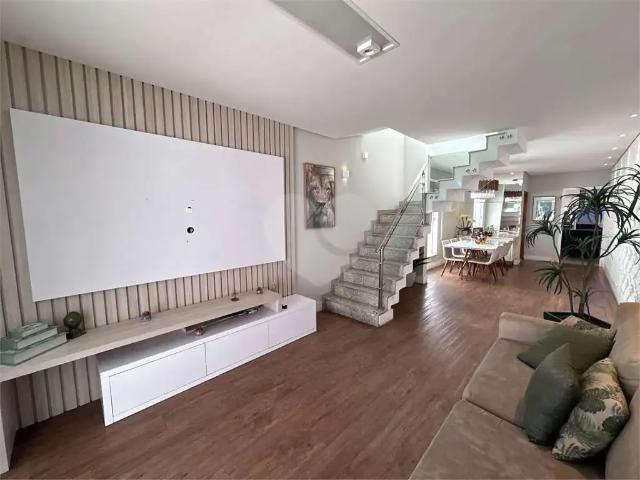 Casa / Sobrado para Locação em Praia Grande/SP Canto do Forte 3 Quartos
