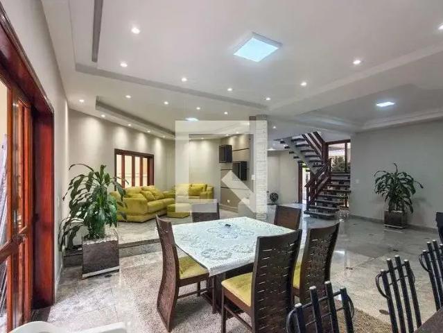 Casa / Sobrado para Locação em Praia Grande/SP Canto do Forte 4 Quartos