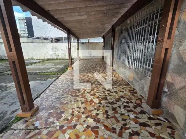 Casa / Sobrado para Locação em Praia Grande/SP Cidade Ocian 3 Quartos