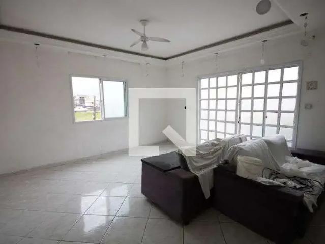 Casa / Sobrado para Locação em Praia Grande/SP Cidade Ocian 3 Quartos