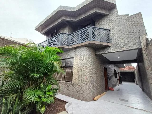 Casa / Sobrado para Locação em Praia Grande/SP Cidade Ocian 3 Quartos