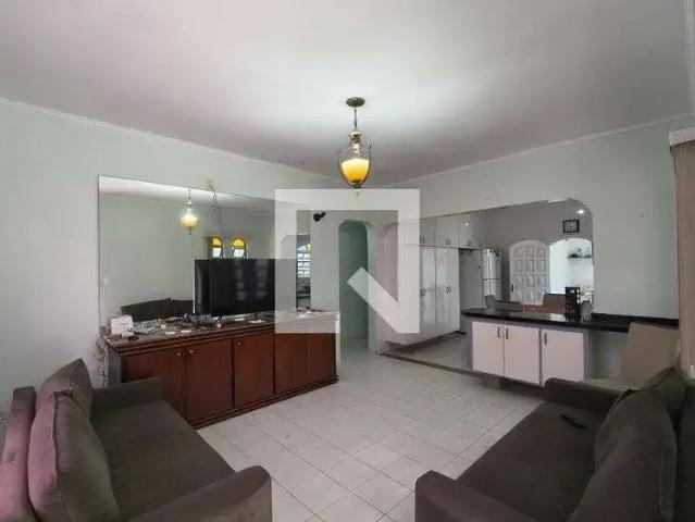 Casa / Sobrado para Locação em Praia Grande/SP Cidade da Criança 3 Quartos