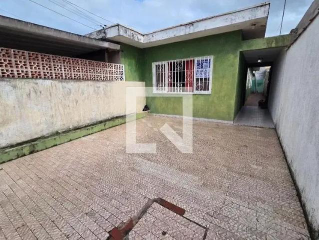 Casa / Sobrado para Locação em Praia Grande/SP Cidade da Criança 2 Quartos