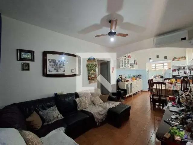 Casa / Sobrado para Locação em Praia Grande/SP Cidade da Criança 4 Quartos