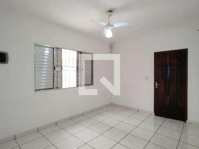 Casa / Sobrado para Locação em Praia Grande/SP Guilhermina 3 Quartos