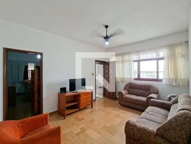 Casa / Sobrado para Locação em Praia Grande/SP Guilhermina 2 Quartos