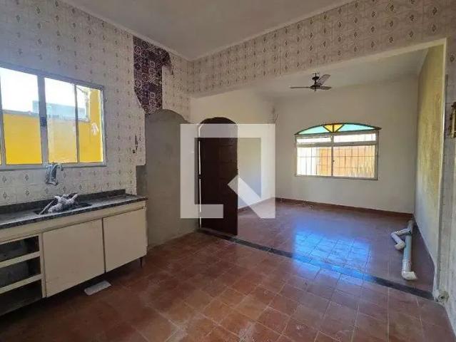 Casa / Sobrado para Locação em Praia Grande/SP Nova Mirim 2 Quartos