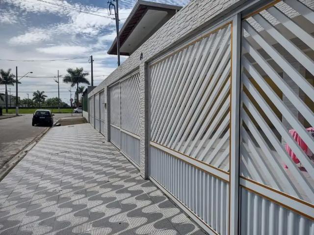 Casa / Sobrado para Locação em Praia Grande/SP Nova Mirim 2 Quartos
