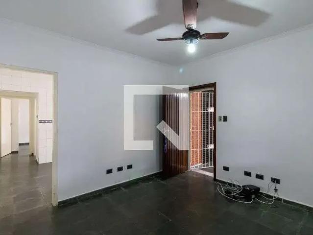 Casa / Sobrado para Locação em Praia Grande/SP Vilamar 1 Quartos