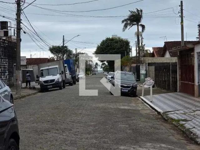 Casa / Sobrado para Locação em Praia Grande/SP Vilamar 2 Quartos