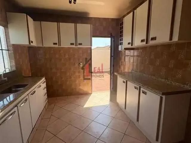 Casa / Sobrado para Locação em Presidente Prudente/SP Jardim Bongiovani 3 Quartos