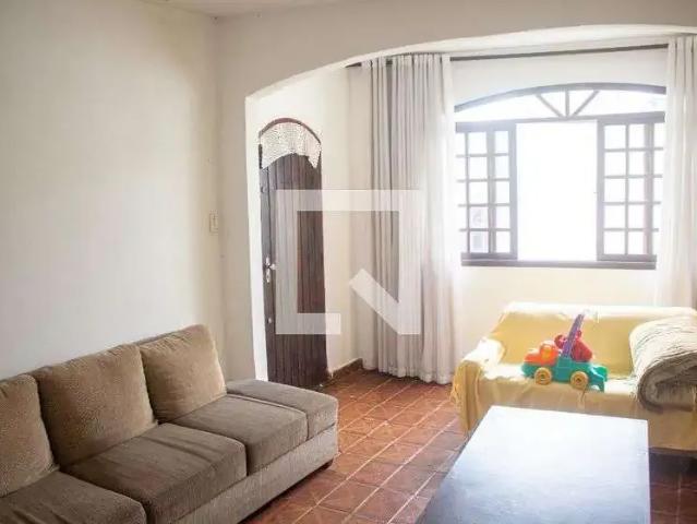 Casa / Sobrado para Locação em Ribeirão Pires/SP Suíssa 3 Quartos