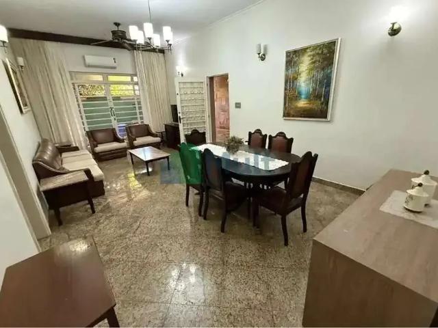 Casa / Sobrado para Locação em Ribeirão Preto/SP Centro 4 Quartos