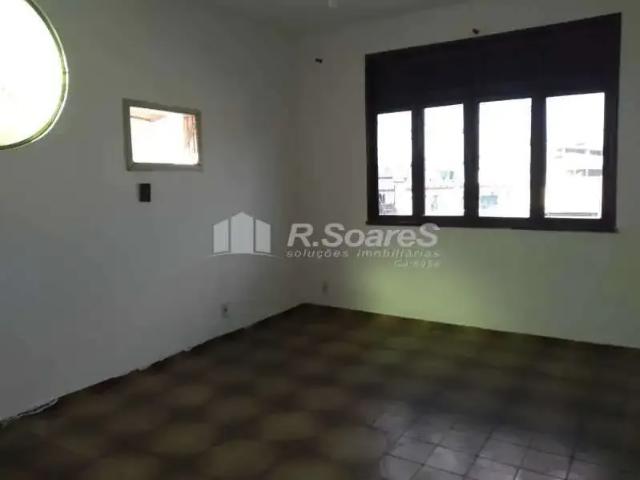 Casa / Sobrado para Locação em Rio de Janeiro/RJ Vila Valqueire 2 Quartos