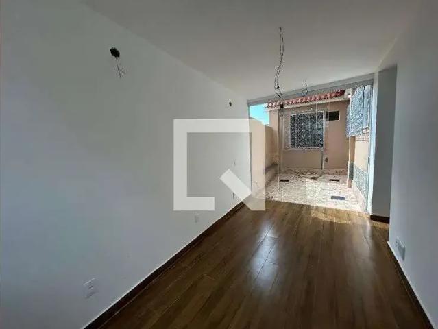 Casa / Sobrado para Locação em Rio de Janeiro/RJ Vila Valqueire 2 Quartos