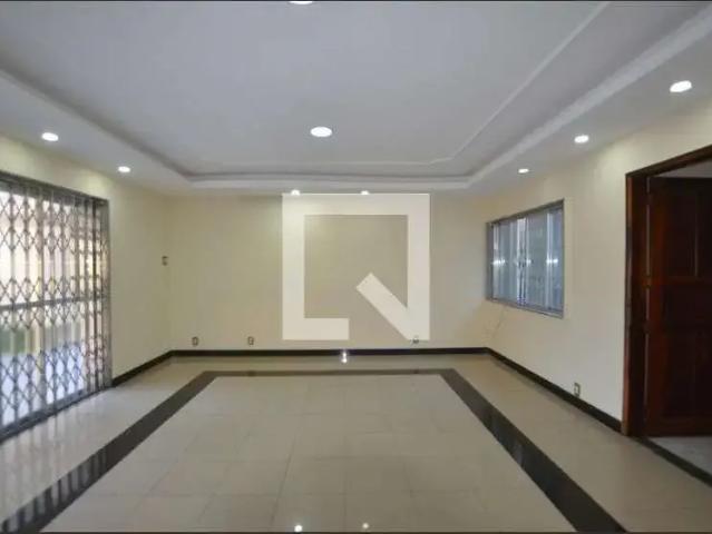 Casa / Sobrado para Locação em Rio de Janeiro/RJ Vila Valqueire 3 Quartos