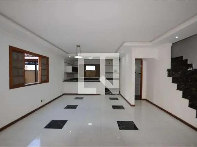 Casa / Sobrado para Locação em Rio de Janeiro/RJ Vila Valqueire 3 Quartos