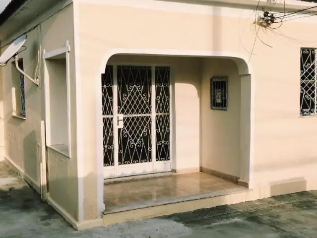 Casa / Sobrado para Locação em Rio de Janeiro/RJ Campo Grande 3 Quartos