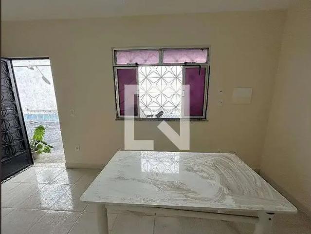 Casa / Sobrado para Locação em Rio de Janeiro/RJ Cascadura 2 Quartos