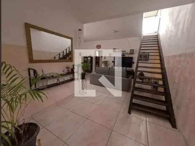 Casa / Sobrado para Locação em Rio de Janeiro/RJ Irajá 2 Quartos