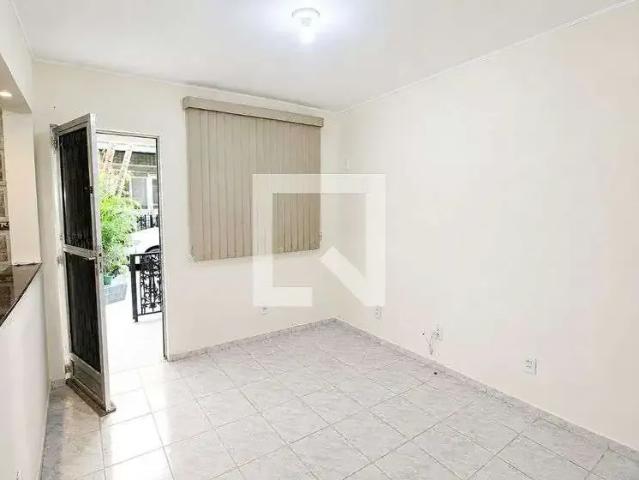 Casa / Sobrado para Locação em Rio de Janeiro/RJ Madureira 2 Quartos