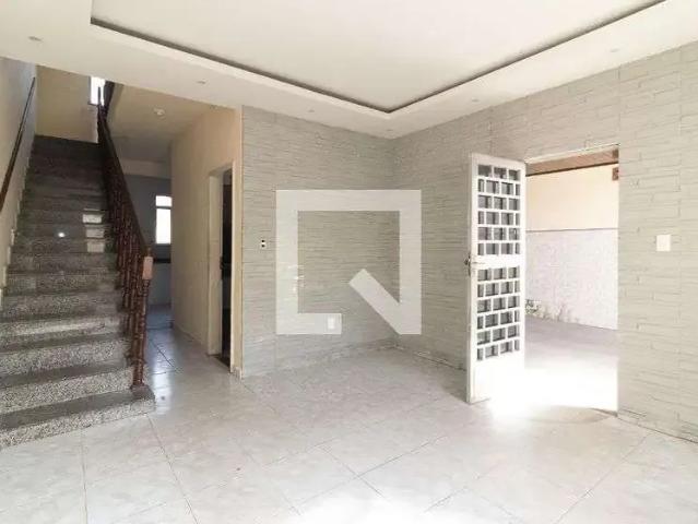 Casa / Sobrado para Locação em Rio de Janeiro/RJ Realengo 3 Quartos