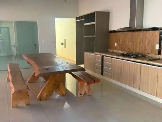Casa / Sobrado para Locação em Rio Verde/GO Residencial Interlagos 3 Quartos