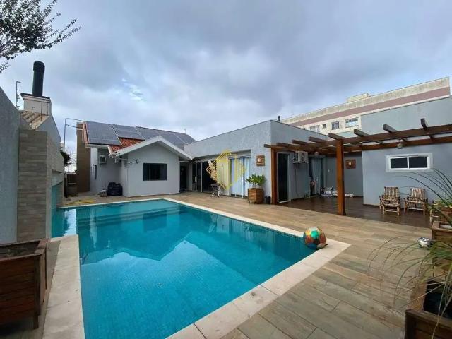 Casa / Sobrado para Locação em Toledo/PR Centro 4 Quartos