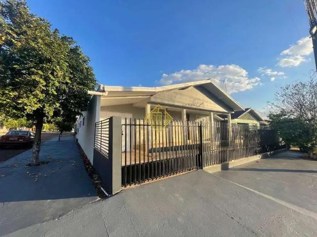 Casa / Sobrado para Locação em Toledo/PR Maracanã 4 Quartos