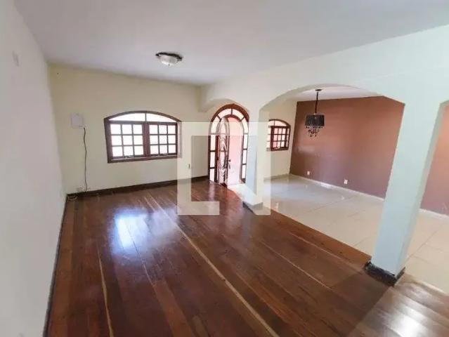 Casa / Sobrado para Locação em Taubaté/SP Areao 3 Quartos