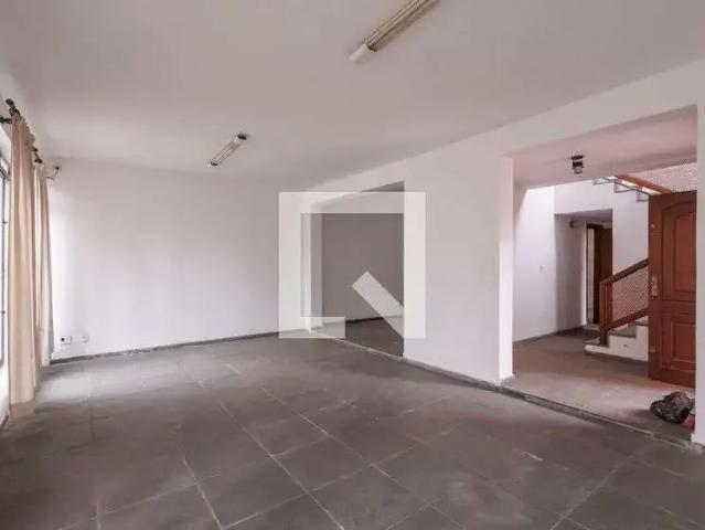 Casa / Sobrado para Locação em Taubaté/SP Centro 4 Quartos