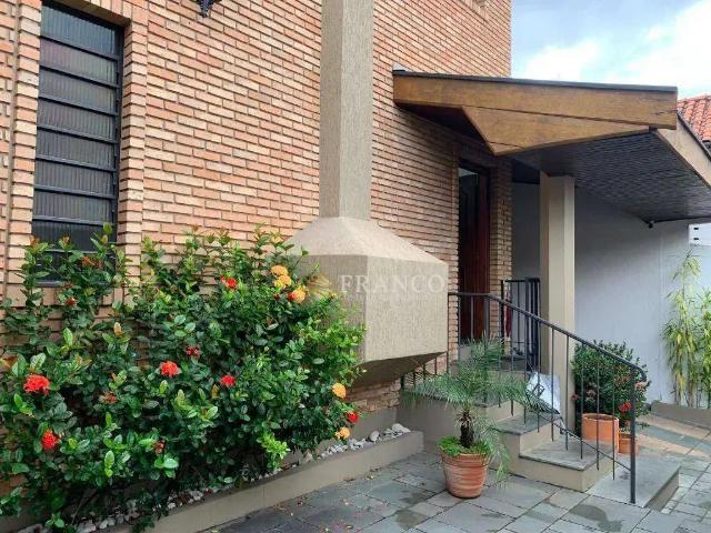 Casa / Sobrado para Locação em Taubaté/SP Centro 5 Quartos