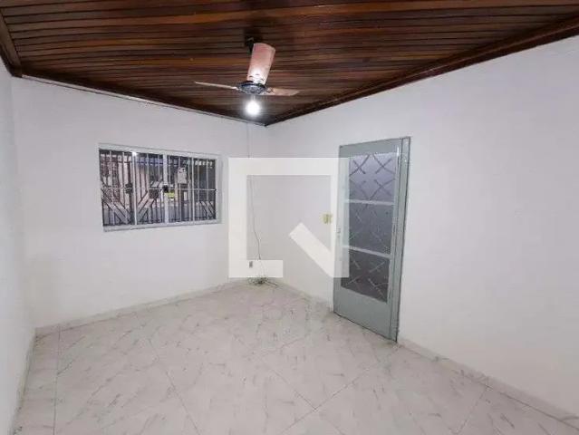 Casa / Sobrado para Locação em Taubaté/SP Centro 2 Quartos