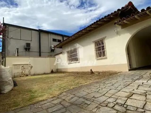 Casa / Sobrado para Locação em Taubaté/SP Centro 3 Quartos
