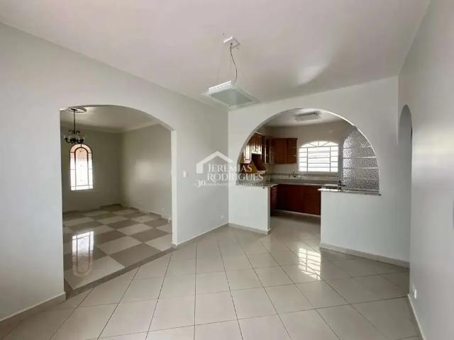Casa / Sobrado para Locação em Taubaté/SP Jardim Garcez 3 Quartos