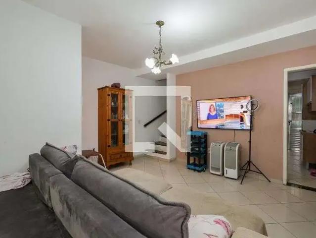 Casa / Sobrado para Locação em Taboão da Serra/SP Arraial Paulista 2 Quartos