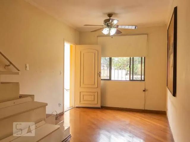 Casa / Sobrado para Locação em Taboão da Serra/SP Jardim da Glória 3 Quartos