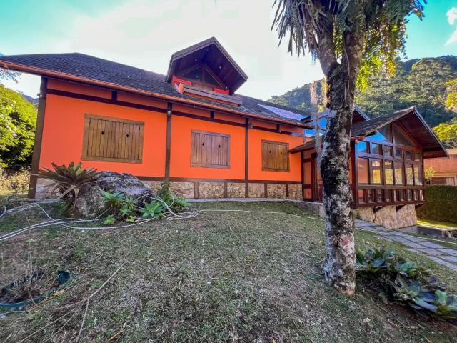 Casa / Sobrado para Locação em Teresópolis/RJ Alto 5 Quartos
