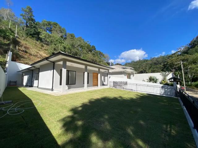 Casa / Sobrado para Locação em Teresópolis/RJ Quebra Frascos 4 Quartos
