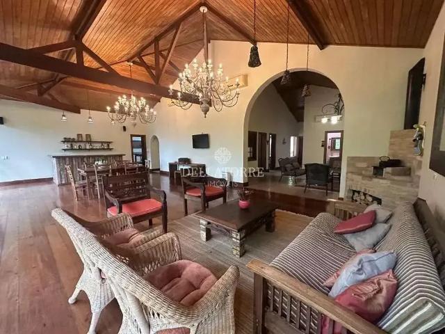 Casa / Sobrado para Locação em Teresópolis/RJ Serra 4 Quartos