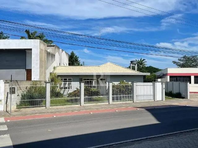 Casa / Sobrado para Locação em Tijucas/SC Centro 3 Quartos