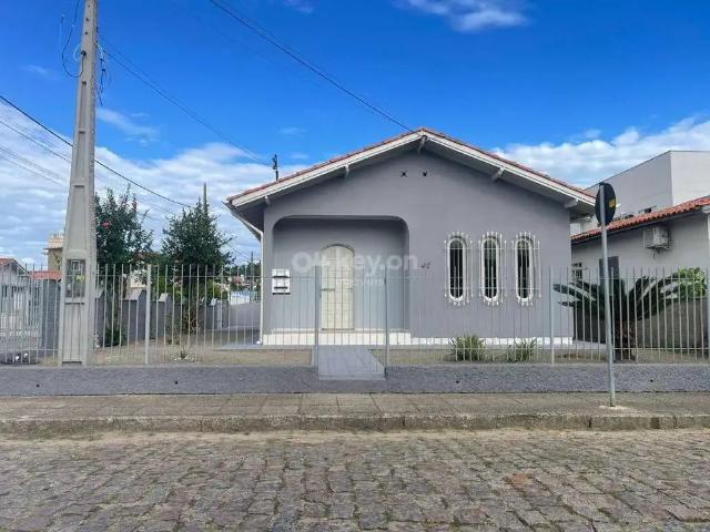 Casa / Sobrado para Locação em Tubarão/SC Oficinas 3 Quartos
