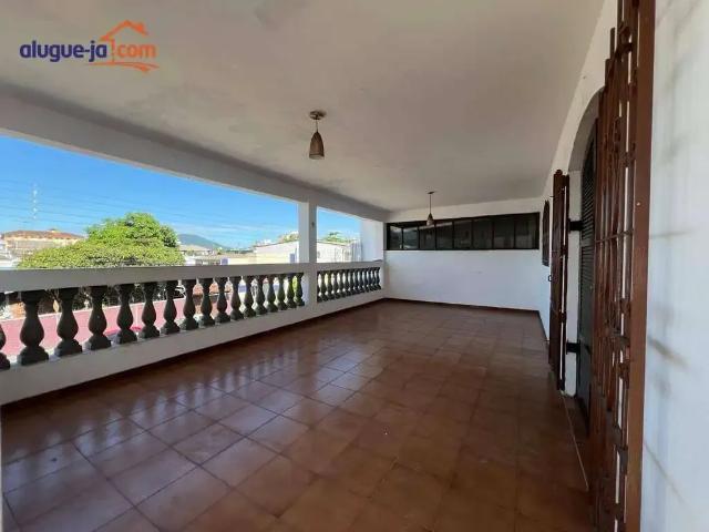 Casa / Sobrado para Locação em Ubatuba/SP Centro 4 Quartos