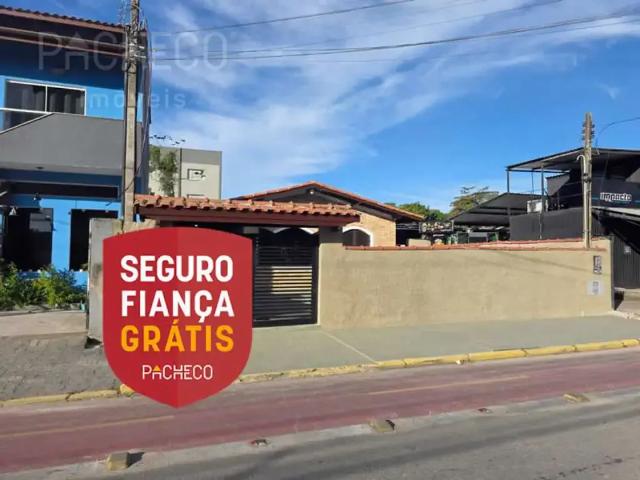 Casa / Sobrado para Locação em Ubatuba/SP Centro 2 Quartos