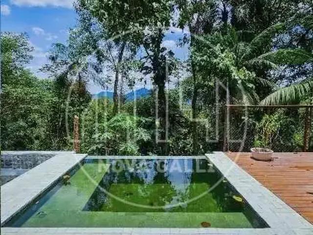 Casa / Sobrado para Locação em Ubatuba/SP Corcovado 4 Quartos