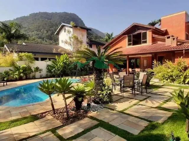 Casa / Sobrado para Locação em Ubatuba/SP Domingas Dias 4 Quartos
