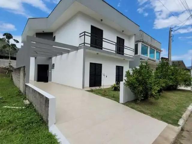 Casa / Sobrado para Locação em Ubatuba/SP Horto Florestal 4 Quartos