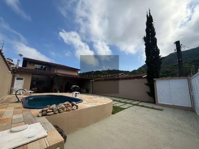 Casa / Sobrado para Locação em Ubatuba/SP Toninhas 4 Quartos