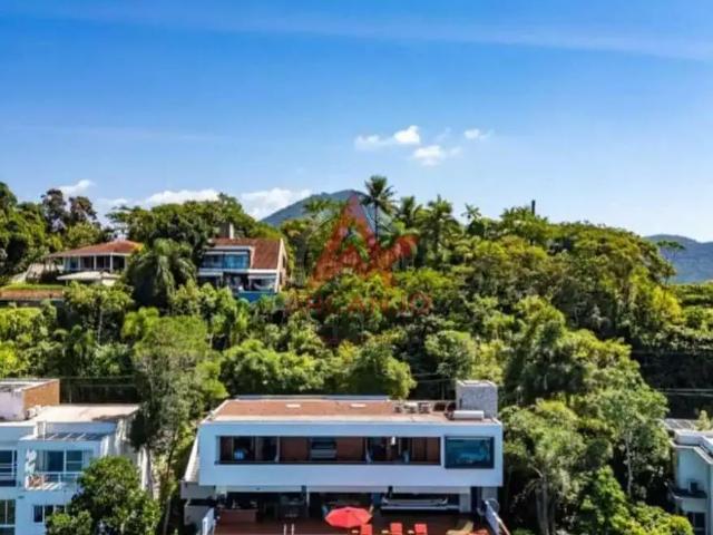 Casa / Sobrado para Locação em Ubatuba/SP Toninhas 5 Quartos