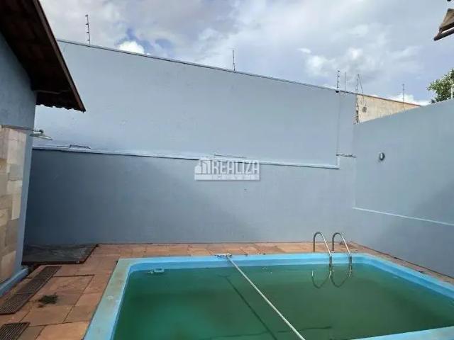 Casa / Sobrado para Locação em Uberaba/MG Olinda 3 Quartos